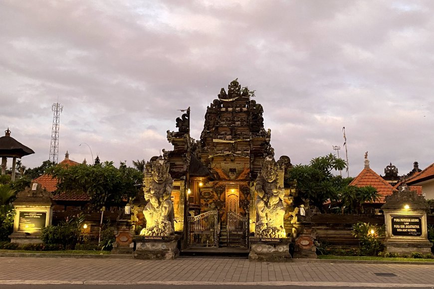 Exploring the Beauty and History of Payogan Agung Ketewel Temple - Bali ...