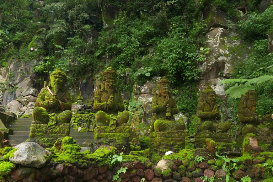 Pura Tap Sai : Tempat Berstananya Dewi Saraswati, Sri, dan Laksmi ...