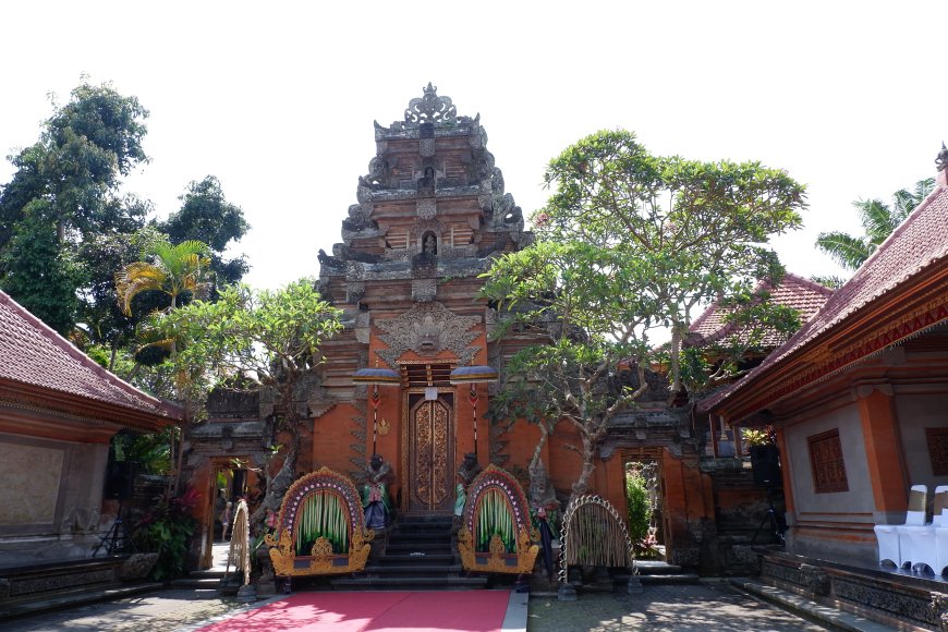 Puri Saren Agung Ubud: Peninggalan Bersejarah dari Kediaman Raja Ubud ...