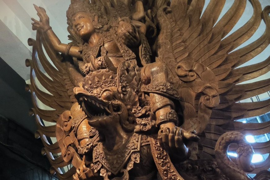 Patung Garuda: Kerajinan Seni Ukir Khas Desa Adat Pakudui - Bali Padma ...