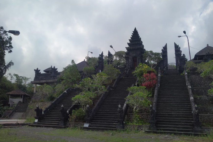 The Sacred Tradition of Tapakan and Pasupati at Luhur Pucak Padang Dawa ...