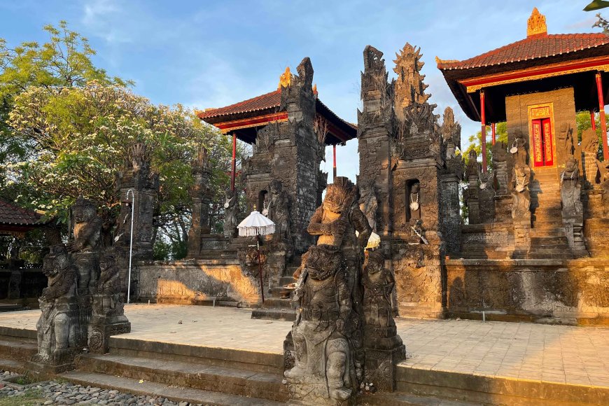 Pura Maduwe Karang: Warisan Spiritual dan Alam yang Abadi di Bali Utara ...