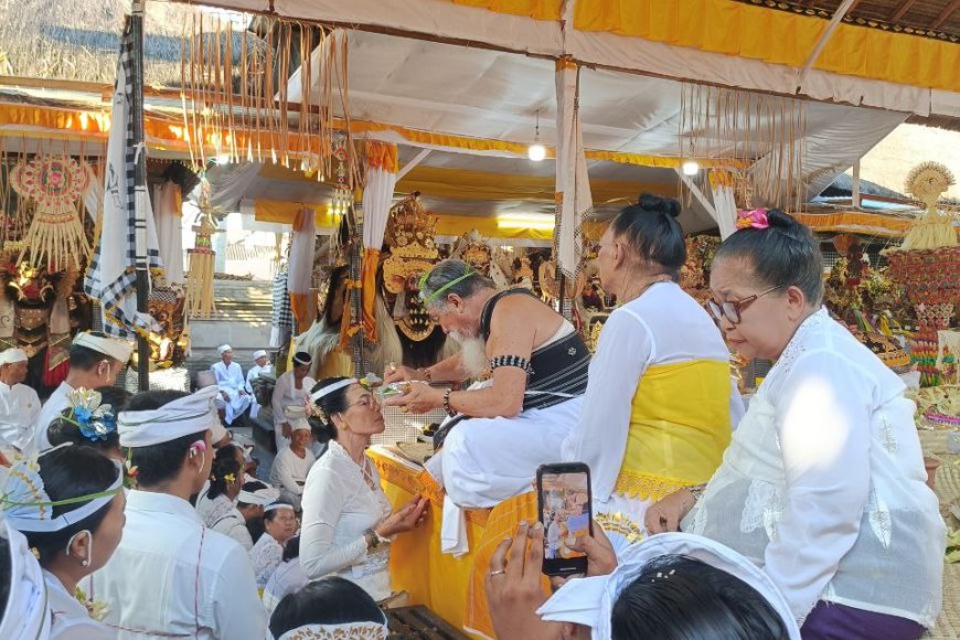 Reaching Purity: The Pewintenan Ritual as a Spiritual Beginning - Bali ...