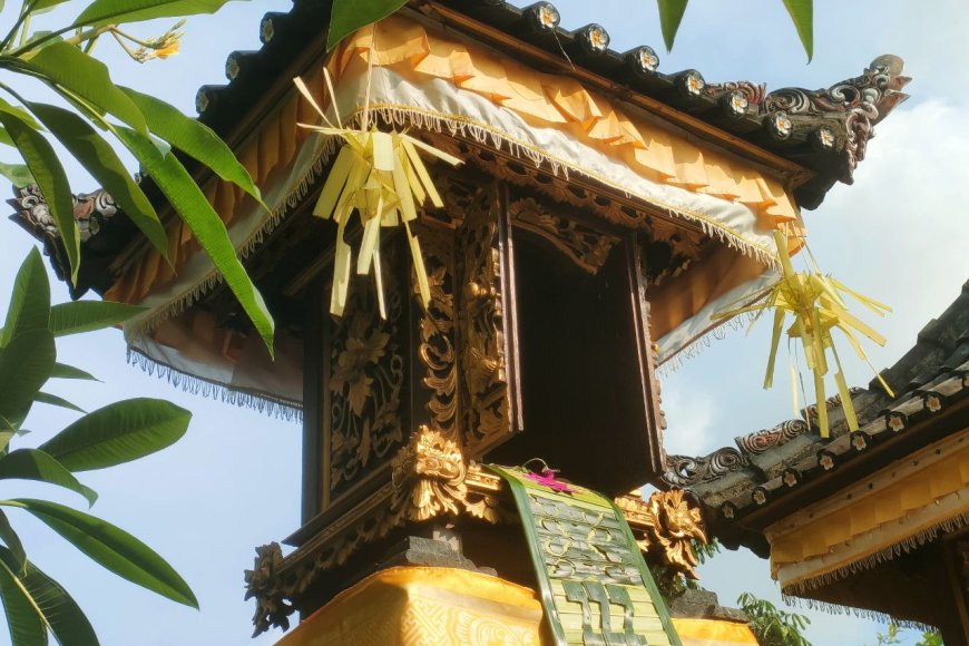 Endongan dan Tamiang Kuningan: Simbol mendalam tentang Pengetahuan ...