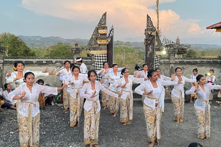 Rejang Renteng: A Sacred Dance for Saren's Dewa Yadnya Ceremony - Bali ...
